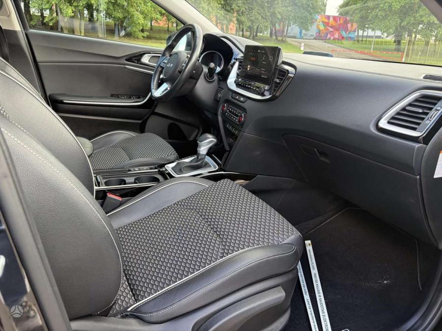 Black Kia XCeed 2022 in Marijampole, with an engine capacity of 1.58 L and mileage of 93 thousand km for 17600 €, photo 36 on AUTOMOTO.COM.LV