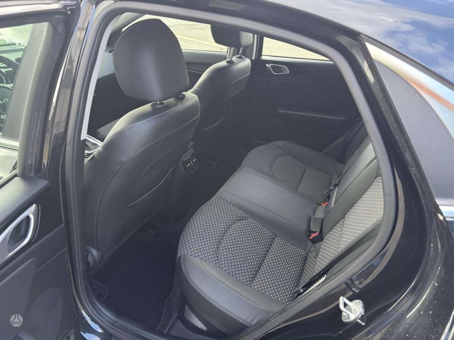 Black Kia XCeed 2022 in Marijampole, with an engine capacity of 1.58 L and mileage of 93 thousand km for 17600 €, photo 37 on AUTOMOTO.COM.LV