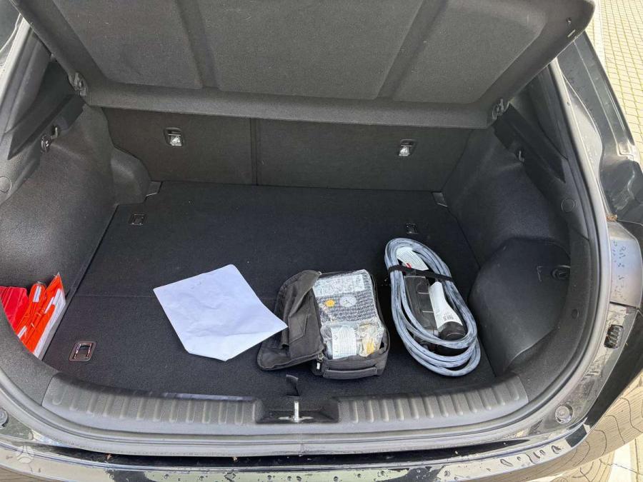 Black Kia XCeed 2022 in Marijampole, with an engine capacity of 1.58 L and mileage of 93 thousand km for 17600 €, photo 38 on AUTOMOTO.COM.LV