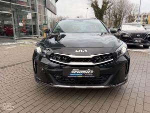 Black Kia XCeed 2025 in Kaunas, with an engine capacity of 1.40 L and mileage of 19 thousand km for 27972 €, photo 3 on AUTOMOTO.COM.LV