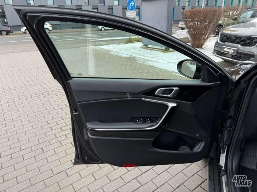 Black Kia XCeed 2025 in Kaunas, with an engine capacity of 1.40 L and mileage of 19 thousand km for 27972 €, photo 11 on AUTOMOTO.COM.LV