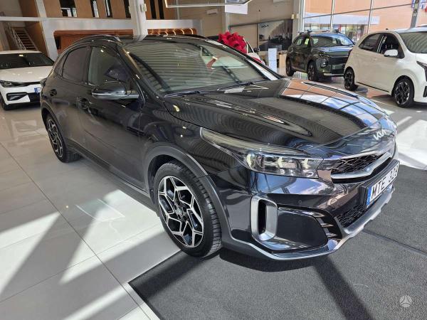 Черный Киа XCeed 2023 в Каунас, объемом двигателя 1.50 л и пробегом 33 тыс. км за 24990 €, фото 1 на AUTOMOTO.COM.LV