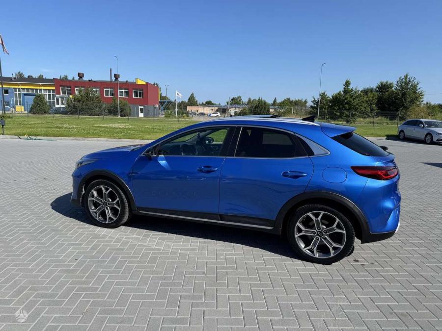 Blue Kia XCeed 2020 in Telschi, with an engine capacity of 1.60 L and mileage of 157 thousand km for 11800 €, photo 4 on AUTOMOTO.COM.LV