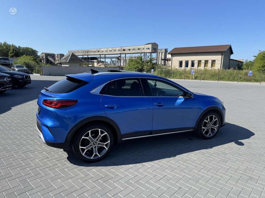 Blue Kia XCeed 2020 in Telschi, with an engine capacity of 1.60 L and mileage of 157 thousand km for 11800 €, photo 7 on AUTOMOTO.COM.LV
