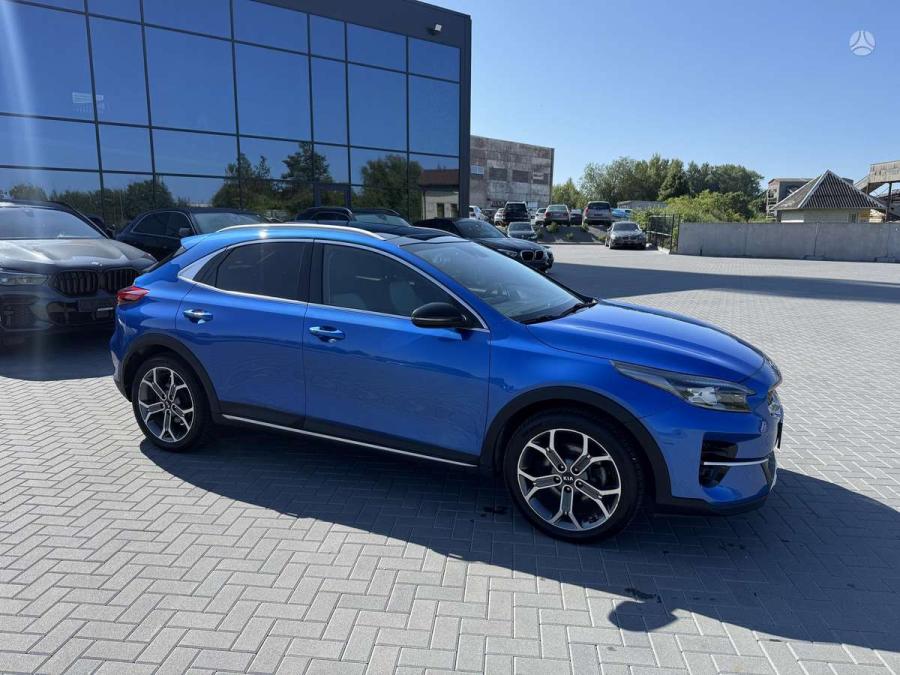 Blue Kia XCeed 2020 in Telschi, with an engine capacity of 1.60 L and mileage of 157 thousand km for 11800 €, photo 8 on AUTOMOTO.COM.LV