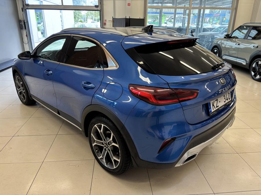 Blue Kia XCeed 2021 in Riga, with an engine capacity of 1.60 L and mileage of 127 thousand km for 15500 €, photo 3 on AUTOMOTO.COM.LV