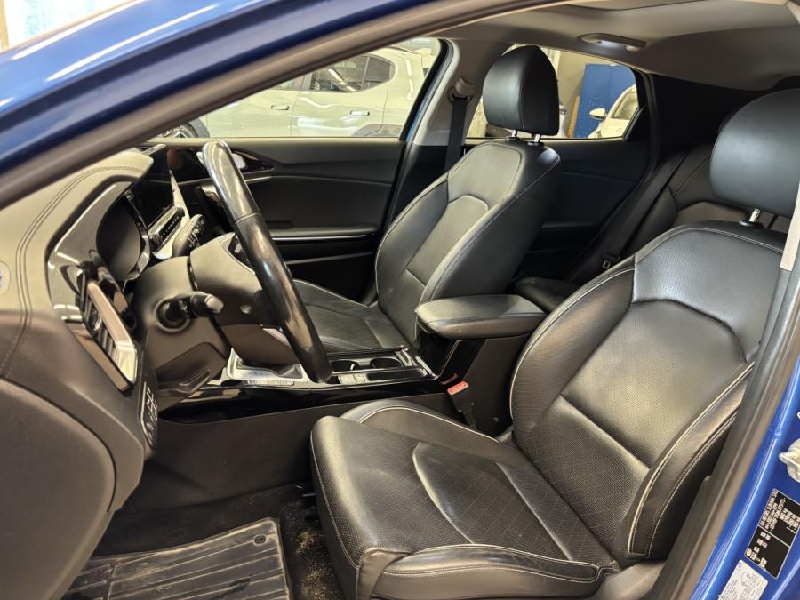 Blue Kia XCeed 2021 in Riga, with an engine capacity of 1.60 L and mileage of 127 thousand km for 15500 €, photo 9 on AUTOMOTO.COM.LV