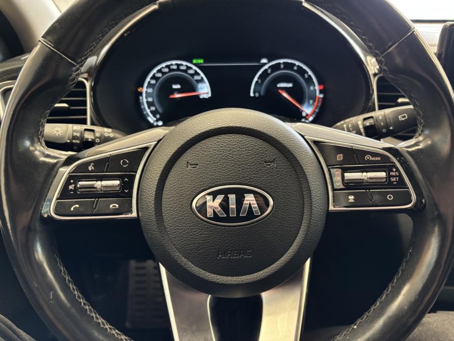 Blue Kia XCeed 2021 in Riga, with an engine capacity of 1.60 L and mileage of 127 thousand km for 15500 €, photo 16 on AUTOMOTO.COM.LV