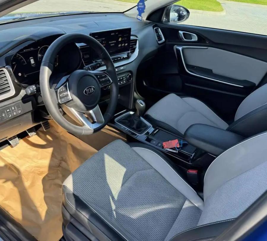 Blue Kia XCeed 2020 in Telschi, with an engine capacity of 1.60 L and mileage of 156 thousand km for 11790 €, photo 12 on AUTOMOTO.COM.LV