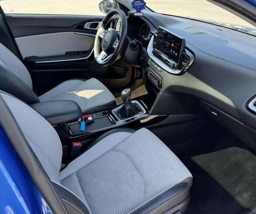 Blue Kia XCeed 2020 in Telschi, with an engine capacity of 1.60 L and mileage of 156 thousand km for 11790 €, photo 24 on AUTOMOTO.COM.LV