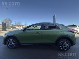 Green Kia XCeed 2023 in Jelgava, with an engine capacity of 1.50 L and mileage of 31 thousand km for 25500 €, photo 2 on AUTOMOTO.COM.LV