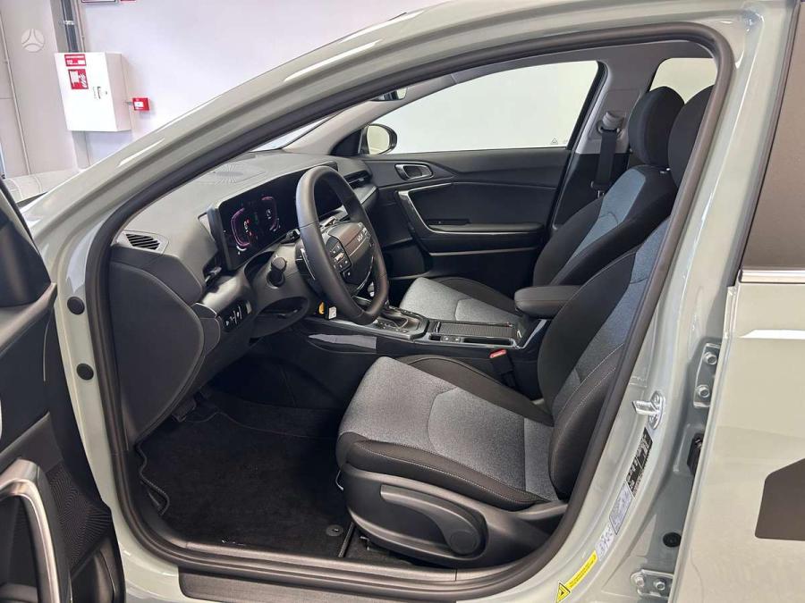 Green Kia XCeed 2026 in Vilnius, with an engine capacity of 1.60 L and mileage of 1 thousand km for 24690 €, photo 8 on AUTOMOTO.COM.LV