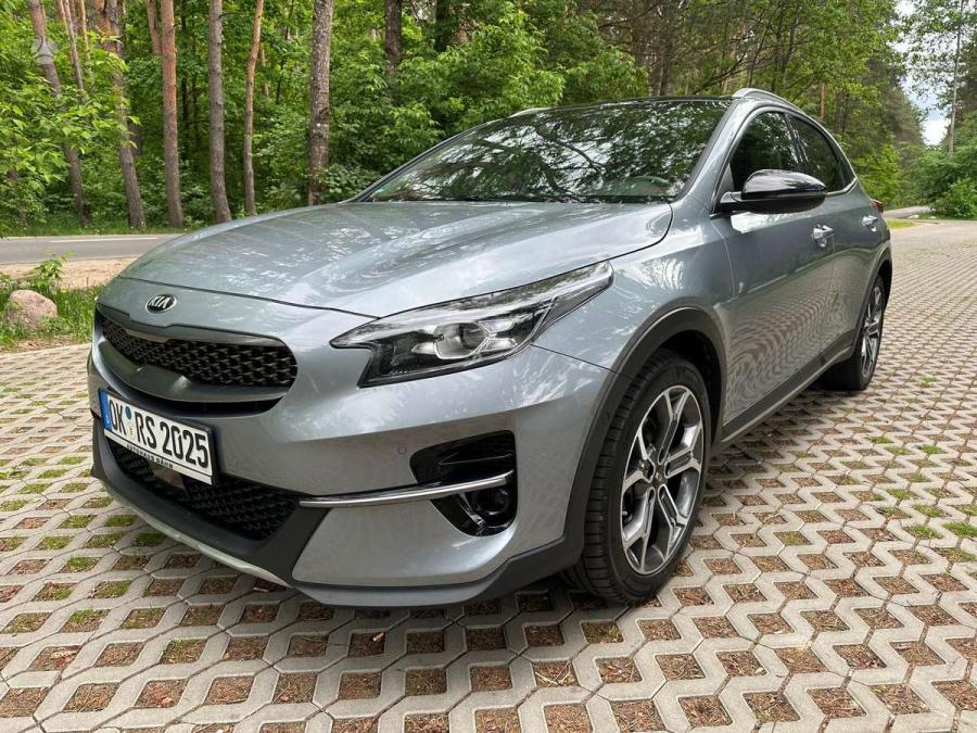 Grey Kia XCeed 2020 in Vilnius, with an engine capacity of 1.60 L and mileage of 234 thousand km for 12899 €, photo 4 on AUTOMOTO.COM.LV