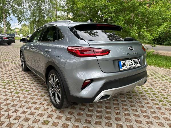 Grey Kia XCeed 2020 in Vilnius, with an engine capacity of 1.60 L and mileage of 234 thousand km for 12899 €, photo 4 on AUTOMOTO.COM.LV