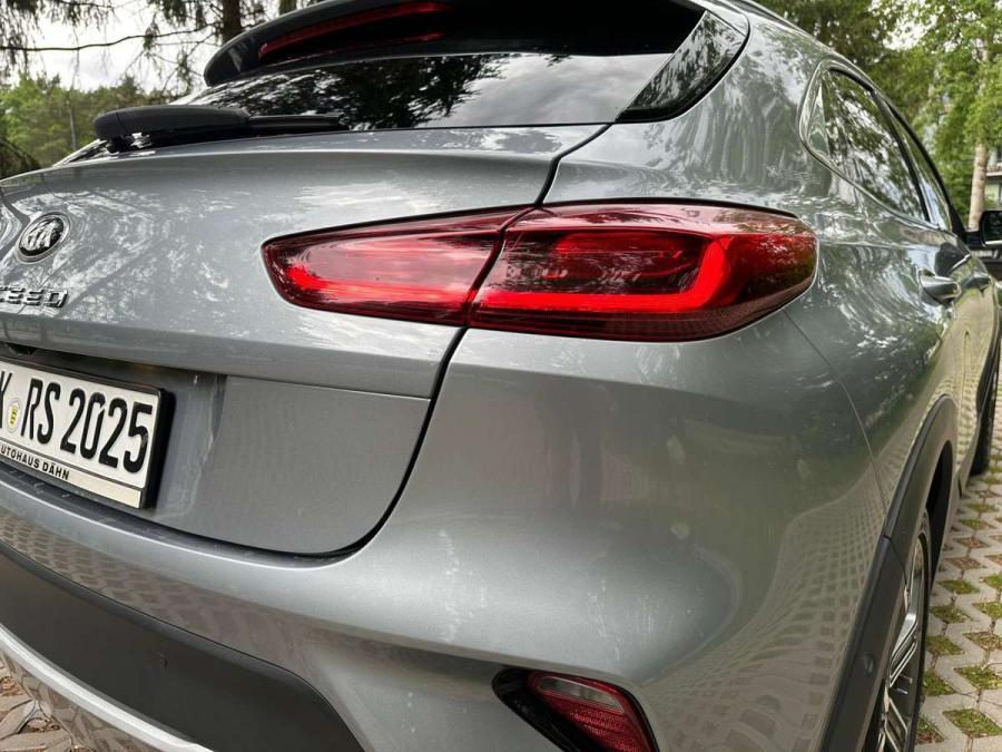 Grey Kia XCeed 2020 in Vilnius, with an engine capacity of 1.60 L and mileage of 234 thousand km for 12899 €, photo 16 on AUTOMOTO.COM.LV