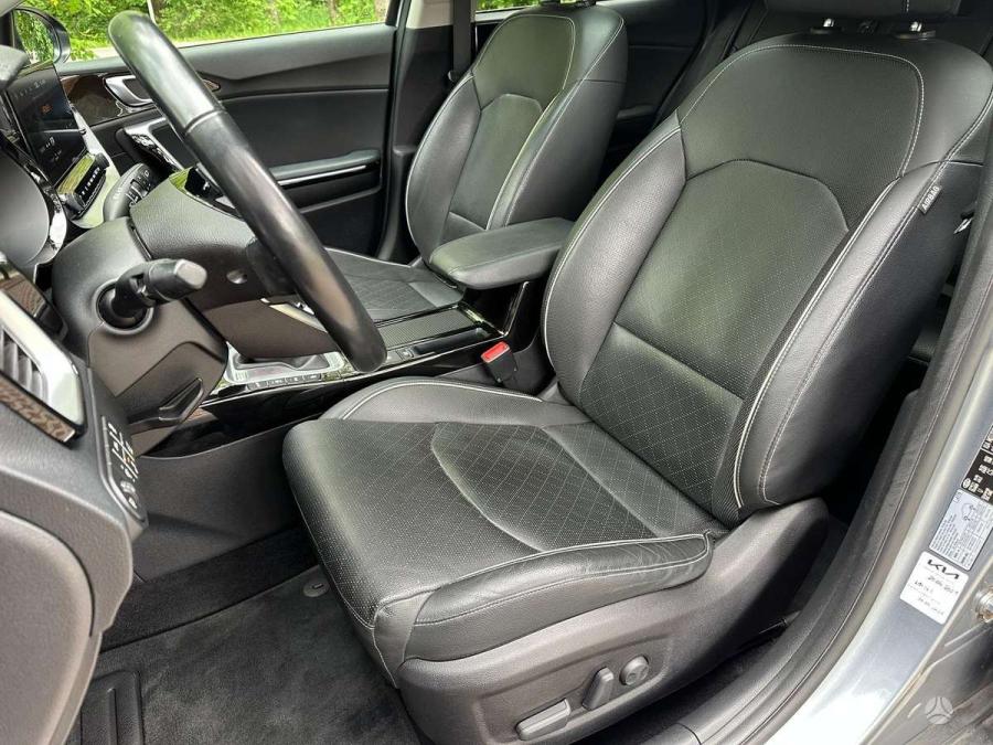 Grey Kia XCeed 2020 in Vilnius, with an engine capacity of 1.60 L and mileage of 234 thousand km for 12899 €, photo 19 on AUTOMOTO.COM.LV