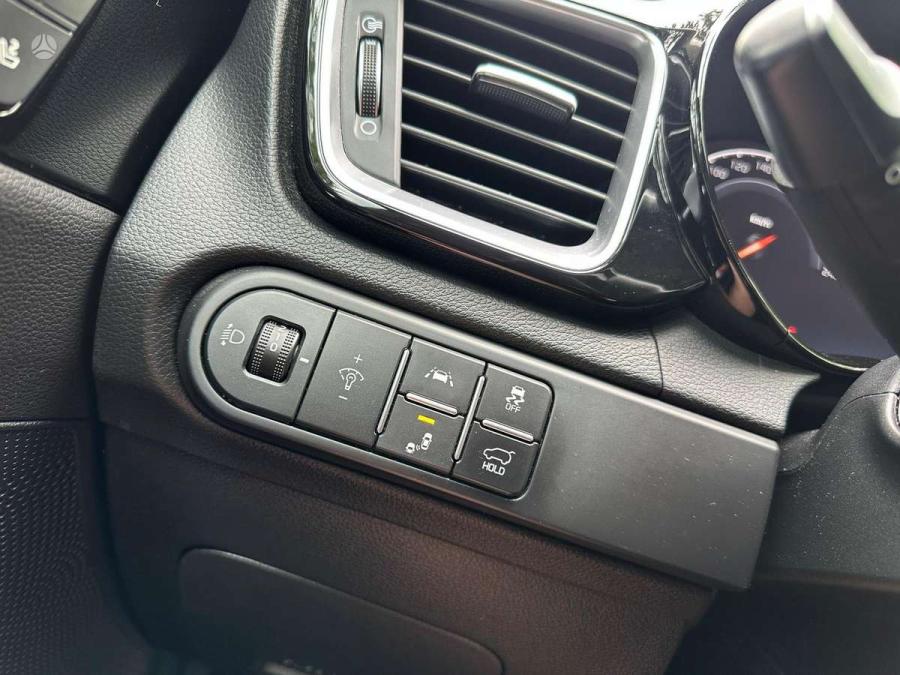 Grey Kia XCeed 2020 in Vilnius, with an engine capacity of 1.60 L and mileage of 234 thousand km for 12899 €, photo 37 on AUTOMOTO.COM.LV