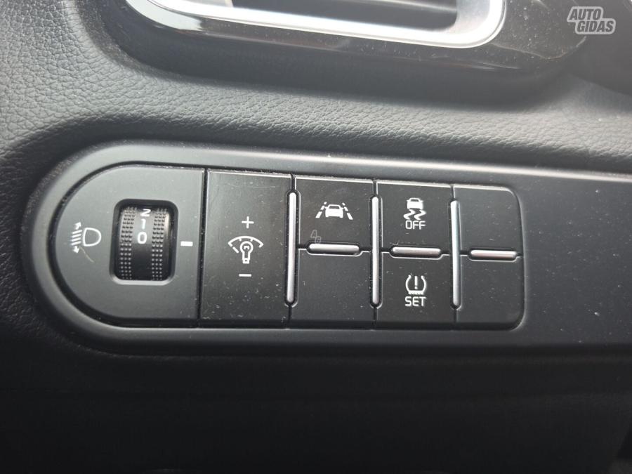 Grey Kia XCeed 2020 in Klaipeda, with an engine capacity of 1.40 L and mileage of 49 thousand km for 18991 €, photo 15 on AUTOMOTO.COM.LV