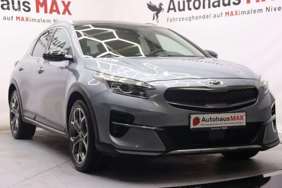 Grey Kia XCeed 2021 in Kaunas, with an engine capacity of 1.60 L and mileage of 29 thousand km for 25480 €, photo 3 on AUTOMOTO.COM.LV