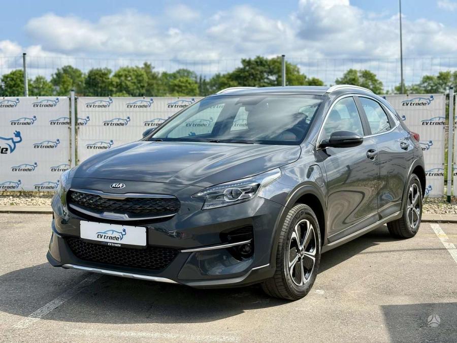 Grey Kia XCeed 2021 in Vilnius, with an engine capacity of 1.58 L and mileage of 109 thousand km for 16999 €, photo 1 on AUTOMOTO.COM.LV