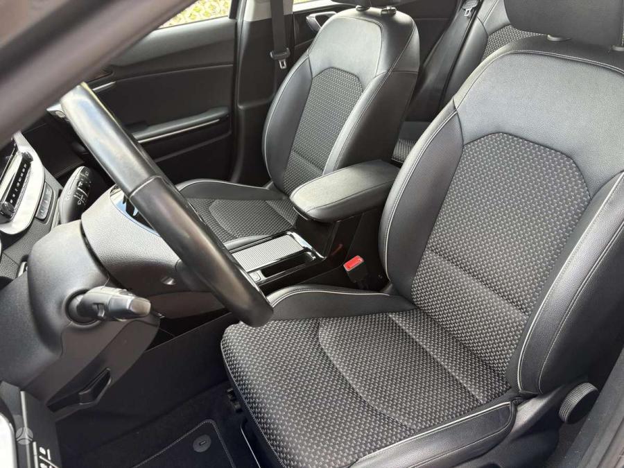 Grey Kia XCeed 2021 in Vilnius, with an engine capacity of 1.58 L and mileage of 109 thousand km for 16999 €, photo 19 on AUTOMOTO.COM.LV
