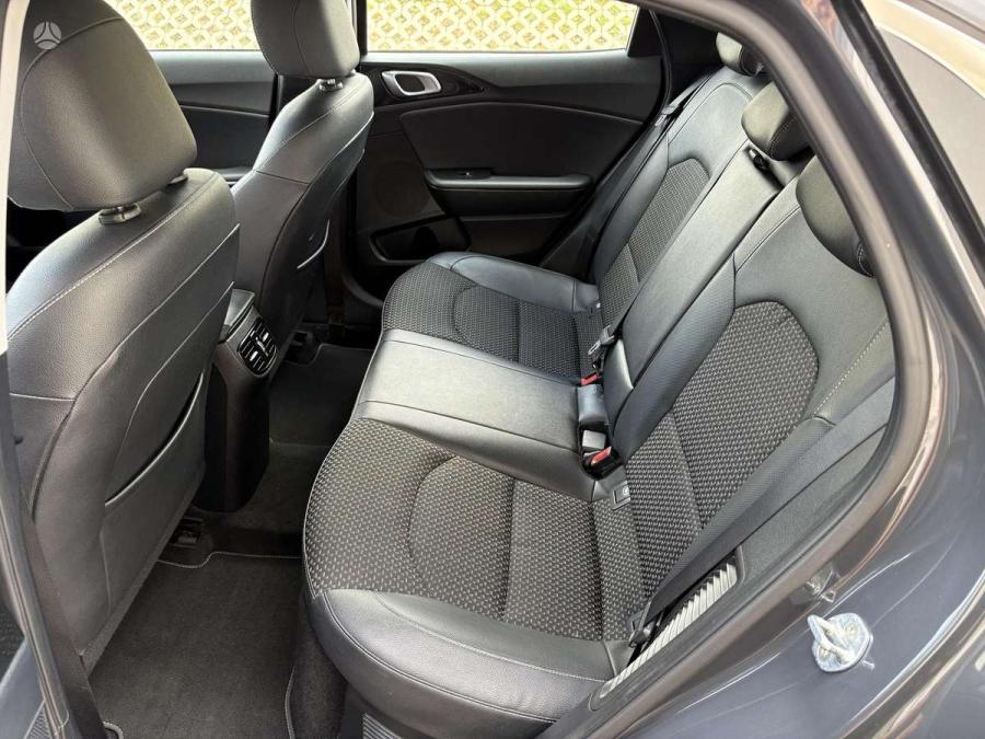 Grey Kia XCeed 2021 in Vilnius, with an engine capacity of 1.58 L and mileage of 109 thousand km for 16999 €, photo 20 on AUTOMOTO.COM.LV