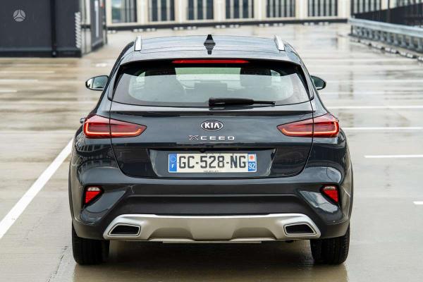 Grey Kia XCeed 2021 in Vilnius, with an engine capacity of 1.58 L and mileage of 46 thousand km for 17700 €, photo 4 on AUTOMOTO.COM.LV