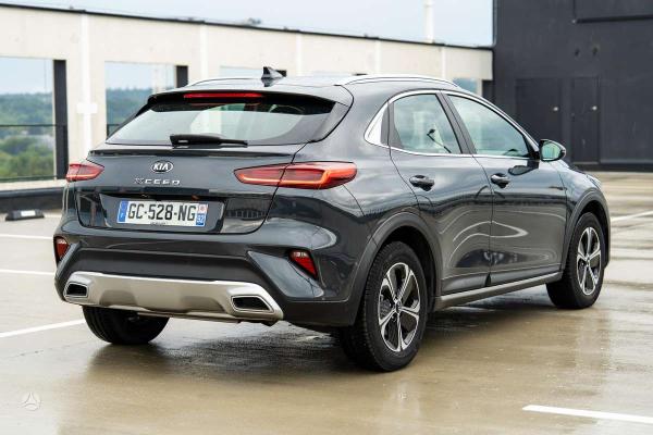 Grey Kia XCeed 2021 in Vilnius, with an engine capacity of 1.58 L and mileage of 46 thousand km for 17700 €, photo 6 on AUTOMOTO.COM.LV