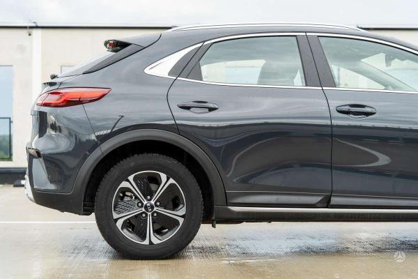 Grey Kia XCeed 2021 in Vilnius, with an engine capacity of 1.58 L and mileage of 46 thousand km for 17700 €, photo 9 on AUTOMOTO.COM.LV