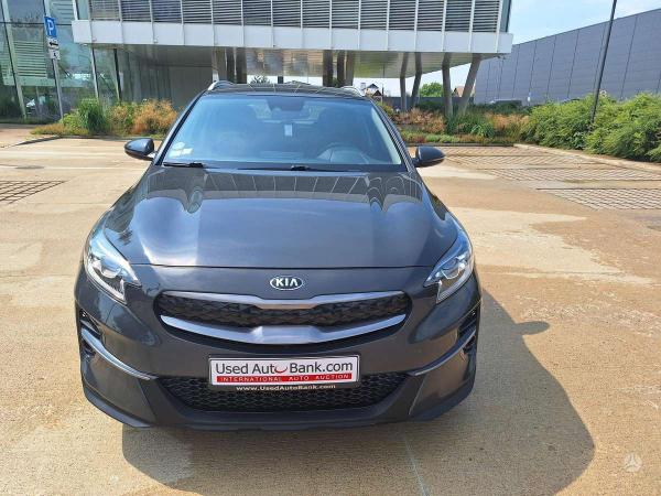 Grey Kia XCeed 2021 in Vilnius, with an engine capacity of 1.58 L and mileage of 128 thousand km for 14520 €, photo 2 on AUTOMOTO.COM.LV