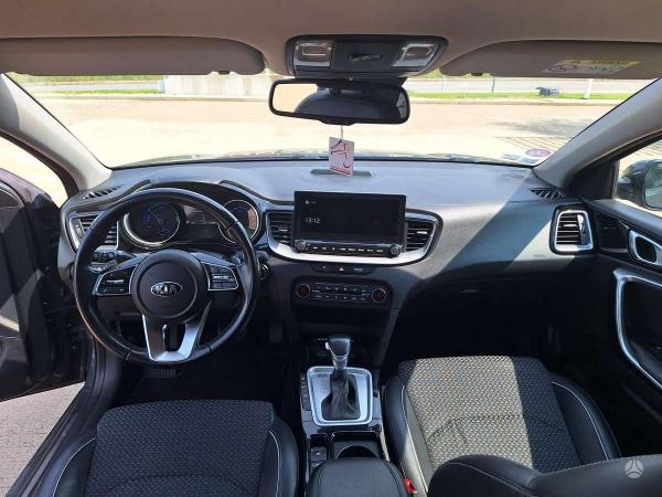 Grey Kia XCeed 2021 in Vilnius, with an engine capacity of 1.58 L and mileage of 128 thousand km for 14520 €, photo 9 on AUTOMOTO.COM.LV