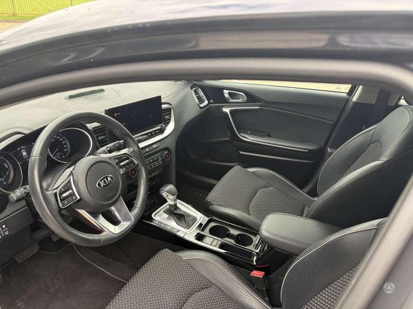 Grey Kia XCeed 2021 in Marijampole, with an engine capacity of 1.58 L and mileage of 110 thousand km for 16900 €, photo 4 on AUTOMOTO.COM.LV