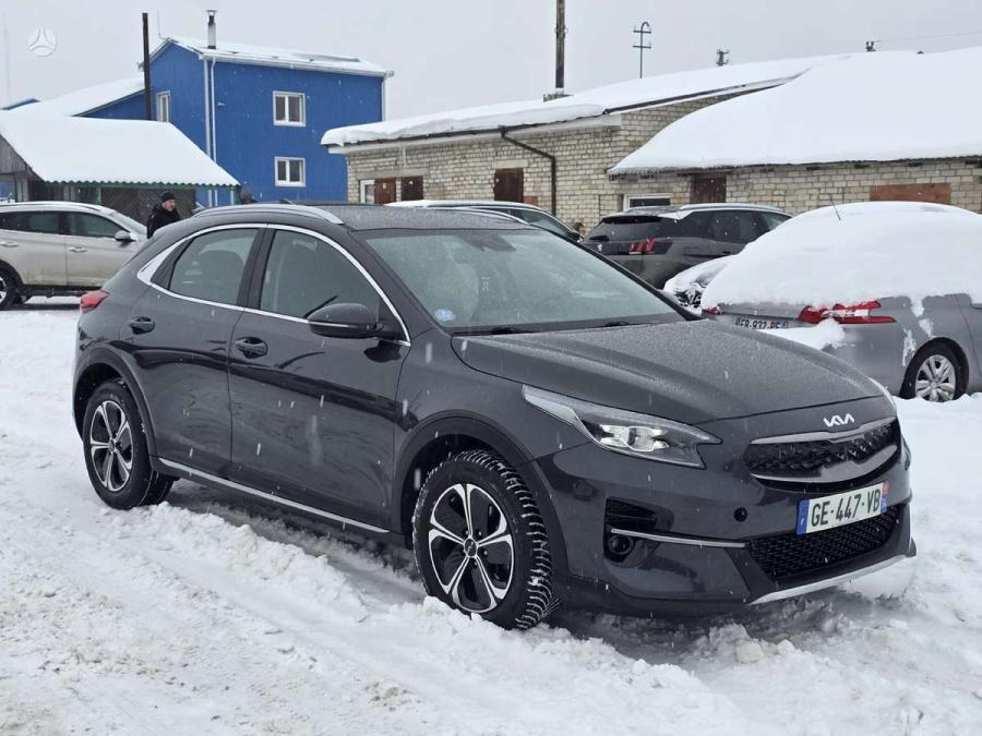 Grey Kia XCeed 2022 in Taurage, with an engine capacity of 1.58 L and mileage of 186 thousand km for 11800 €, photo 2 on AUTOMOTO.COM.LV