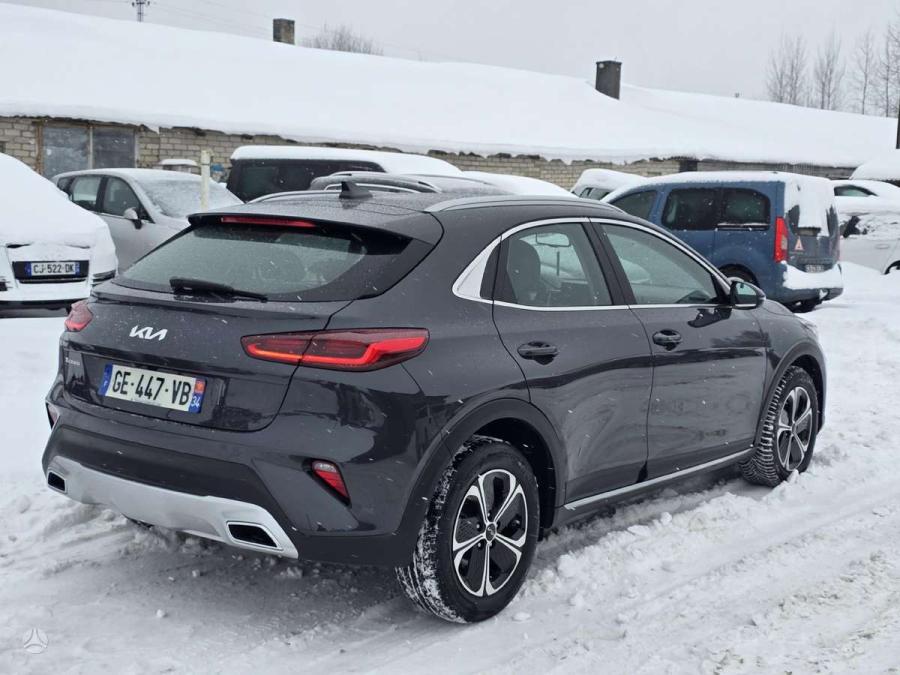 Grey Kia XCeed 2022 in Taurage, with an engine capacity of 1.58 L and mileage of 186 thousand km for 11800 €, photo 3 on AUTOMOTO.COM.LV