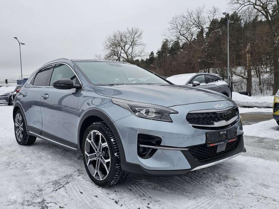 Grey Kia XCeed 2022 in Vilnius, with an engine capacity of 1.58 L and mileage of 82 thousand km for 19800 €, photo 1 on AUTOMOTO.COM.LV