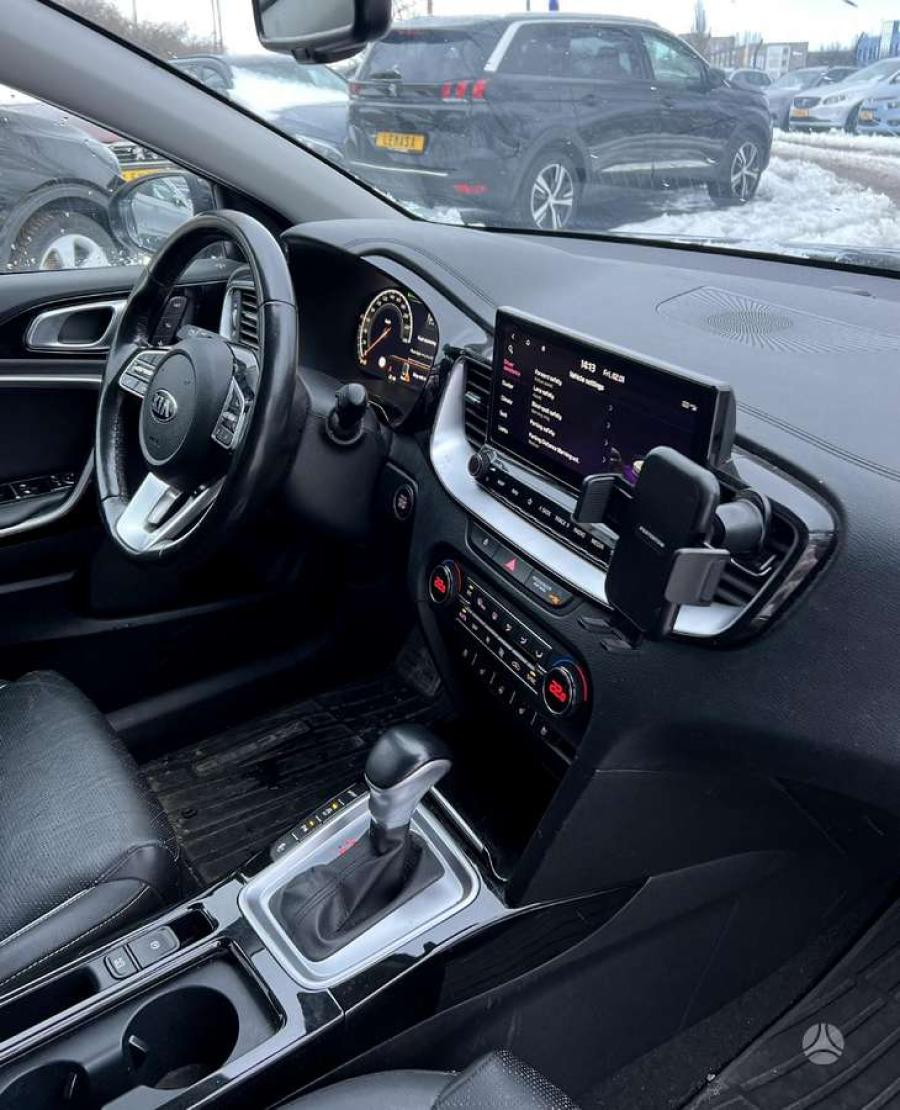 Grey Kia XCeed 2019 in Klaipeda, with an engine capacity of 1.60 L and mileage of 223 thousand km for 11111 €, photo 2 on AUTOMOTO.COM.LV