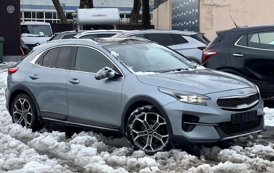 Grey Kia XCeed 2019 in Klaipeda, with an engine capacity of 1.60 L and mileage of 223 thousand km for 11111 €, photo 9 on AUTOMOTO.COM.LV