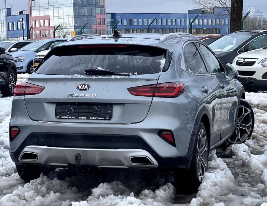 Grey Kia XCeed 2019 in Klaipeda, with an engine capacity of 1.60 L and mileage of 223 thousand km for 11111 €, photo 13 on AUTOMOTO.COM.LV