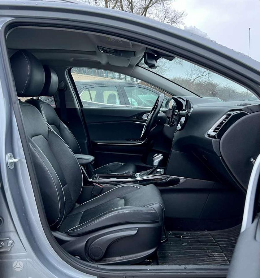 Grey Kia XCeed 2019 in Klaipeda, with an engine capacity of 1.60 L and mileage of 223 thousand km for 11111 €, photo 23 on AUTOMOTO.COM.LV