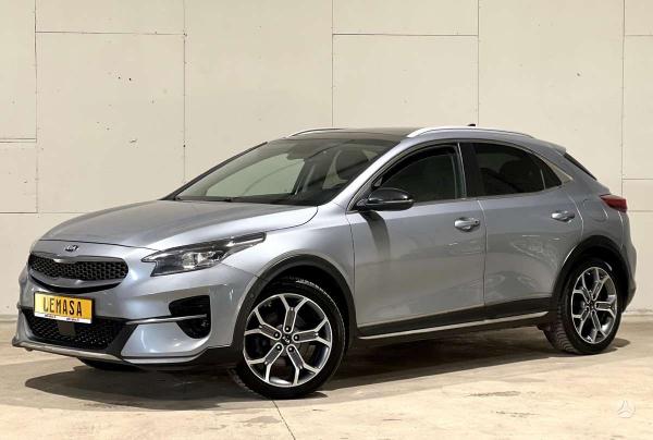 Grey Kia XCeed 2019 in Klaipeda, with an engine capacity of 1.60 L and mileage of 223 thousand km for 14999 €, photo 1 on AUTOMOTO.COM.LV