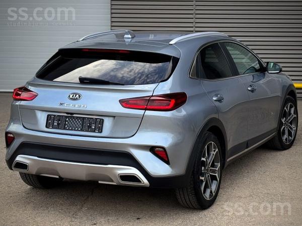 Grey Kia XCeed 2020 in Riga, with an engine capacity of 1.40 L and mileage of 175 thousand km for 13500 €, photo 2 on AUTOMOTO.COM.LV