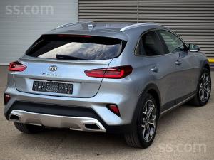 Grey Kia XCeed 2020 in Riga, with an engine capacity of 1.40 L and mileage of 175 thousand km for 13500 €, photo 3 on AUTOMOTO.COM.LV