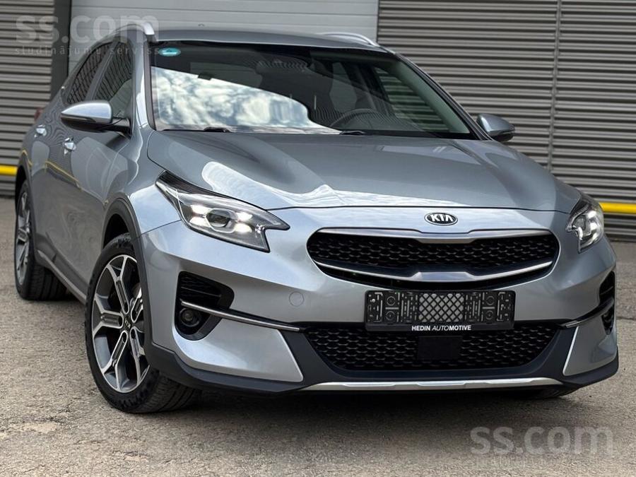 Grey Kia XCeed 2020 in Riga, with an engine capacity of 1.40 L and mileage of 175 thousand km for 13500 €, photo 4 on AUTOMOTO.COM.LV