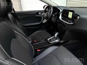 Grey Kia XCeed 2020 in Riga, with an engine capacity of 1.40 L and mileage of 175 thousand km for 13500 €, photo 6 on AUTOMOTO.COM.LV