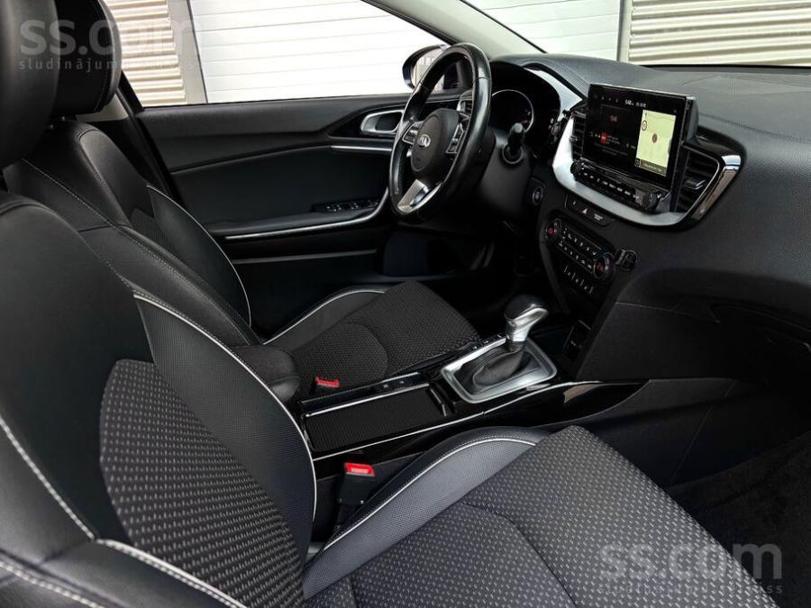 Grey Kia XCeed 2020 in Riga, with an engine capacity of 1.40 L and mileage of 175 thousand km for 13500 €, photo 6 on AUTOMOTO.COM.LV