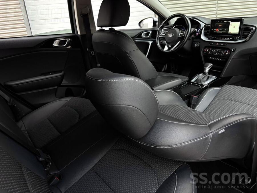 Grey Kia XCeed 2020 in Riga, with an engine capacity of 1.40 L and mileage of 175 thousand km for 13500 €, photo 7 on AUTOMOTO.COM.LV