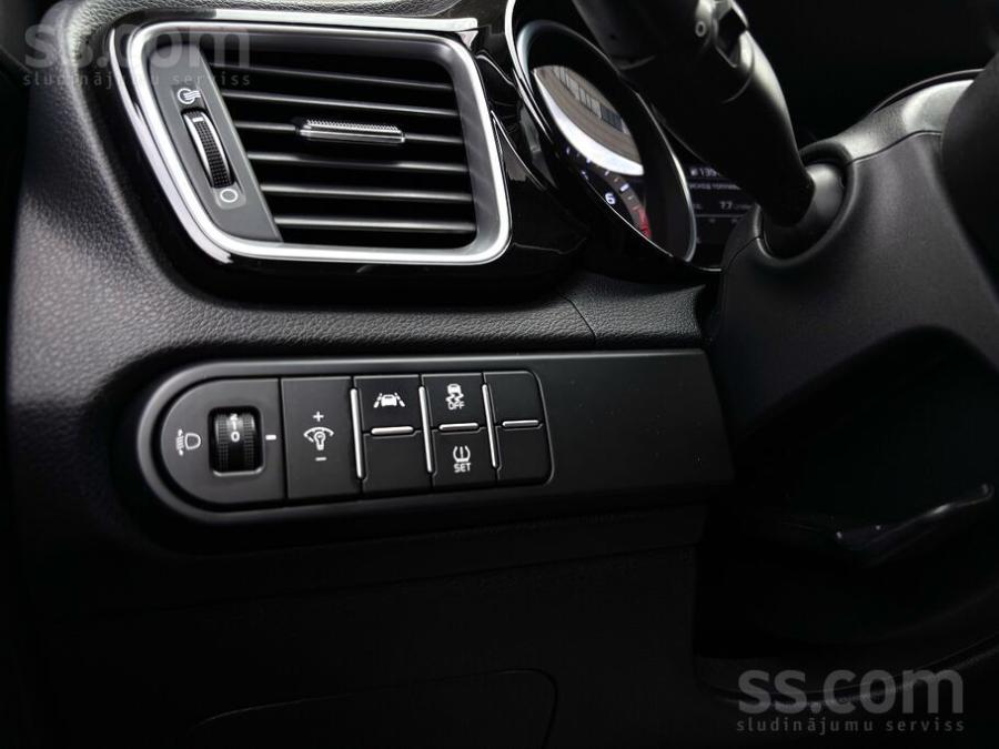 Grey Kia XCeed 2020 in Riga, with an engine capacity of 1.40 L and mileage of 175 thousand km for 13500 €, photo 13 on AUTOMOTO.COM.LV
