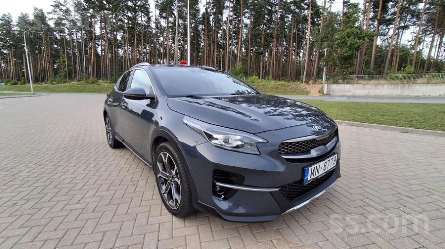 Grey Kia XCeed 2020 in Riga, with an engine capacity of 1.40 L and mileage of 71 thousand km for 14500 €, photo 4 on AUTOMOTO.COM.LV
