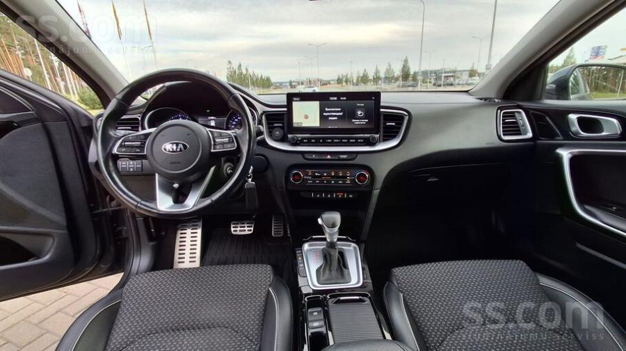 Grey Kia XCeed 2020 in Riga, with an engine capacity of 1.40 L and mileage of 71 thousand km for 14500 €, photo 6 on AUTOMOTO.COM.LV