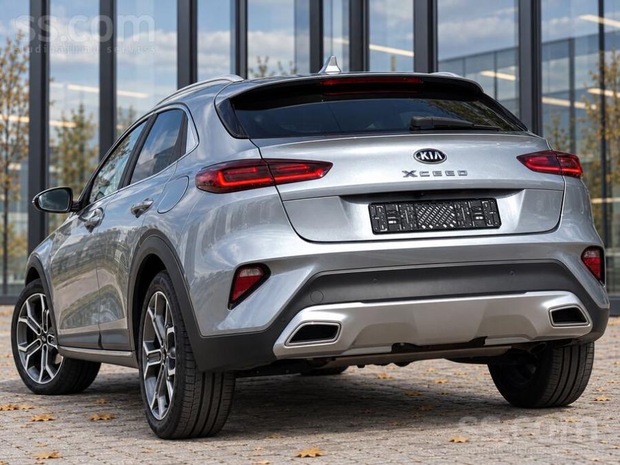 Grey Kia XCeed 2020 in Riga, with an engine capacity of 1.40 L and mileage of 175 thousand km for 13200 €, photo 5 on AUTOMOTO.COM.LV